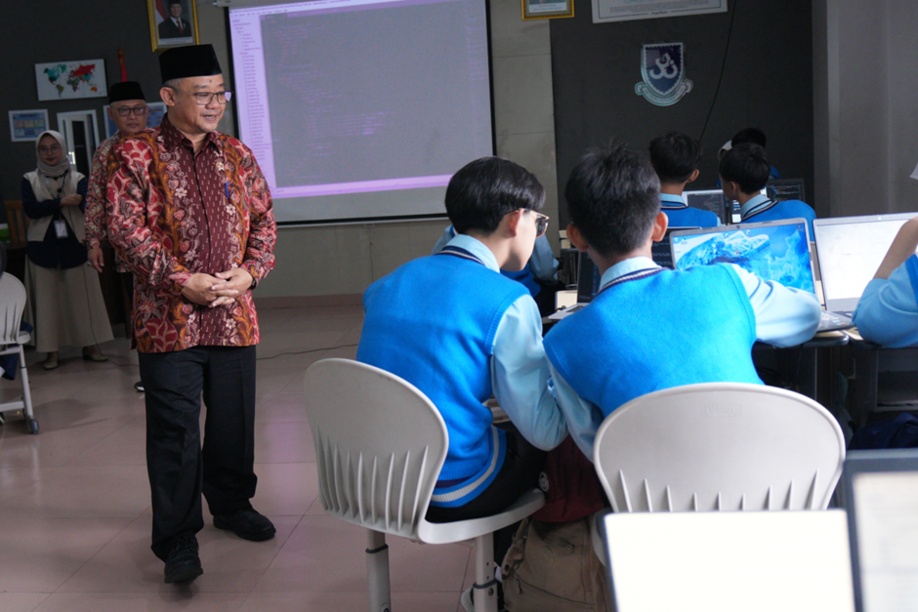 Mendikdasmen Tinjau Langsung Kelas Coding di Kabupaten Bandung – BBPMP ...